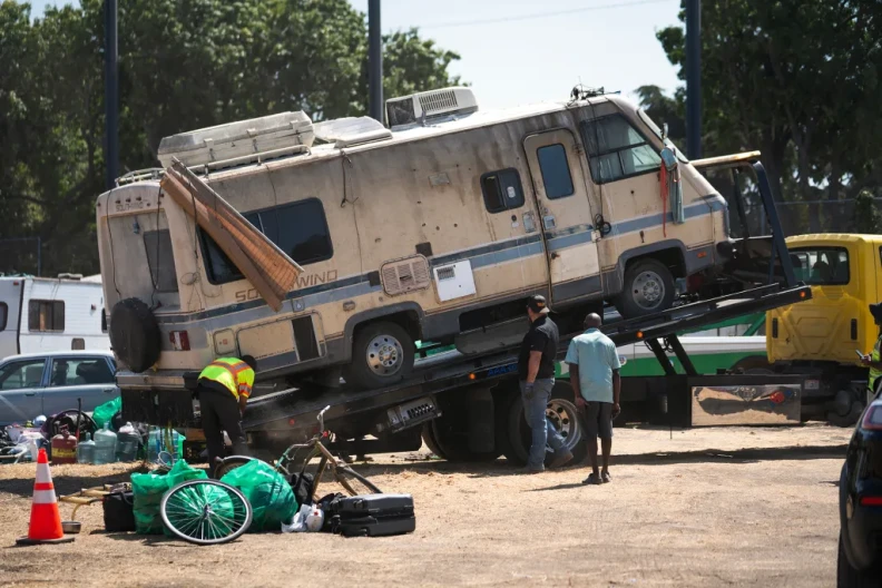 LA pushes policy to make it easier to remove RVs from city streets