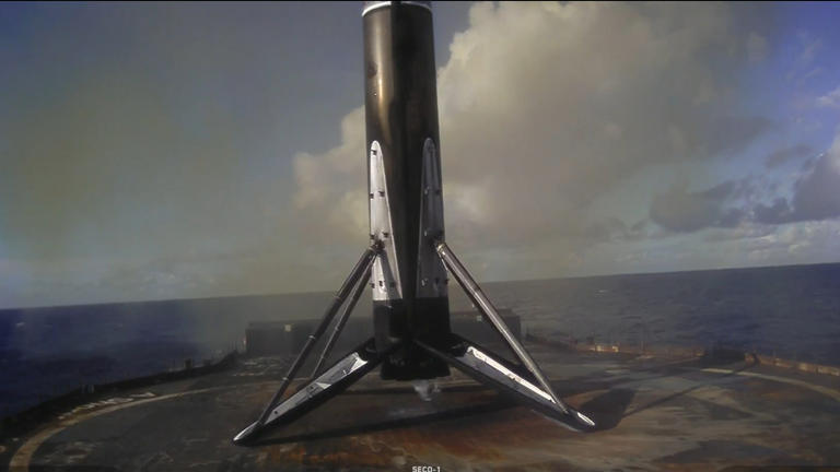 SpaceX launches 28 Starlink satellites into orbit from Florida on heels ...