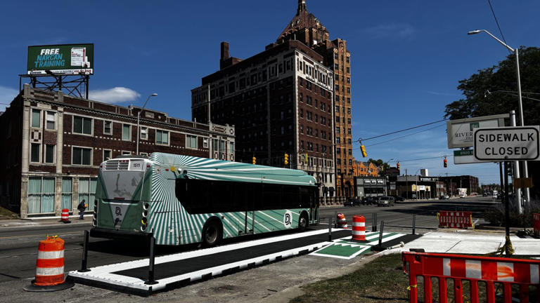 East Jefferson gets raised bus platforms