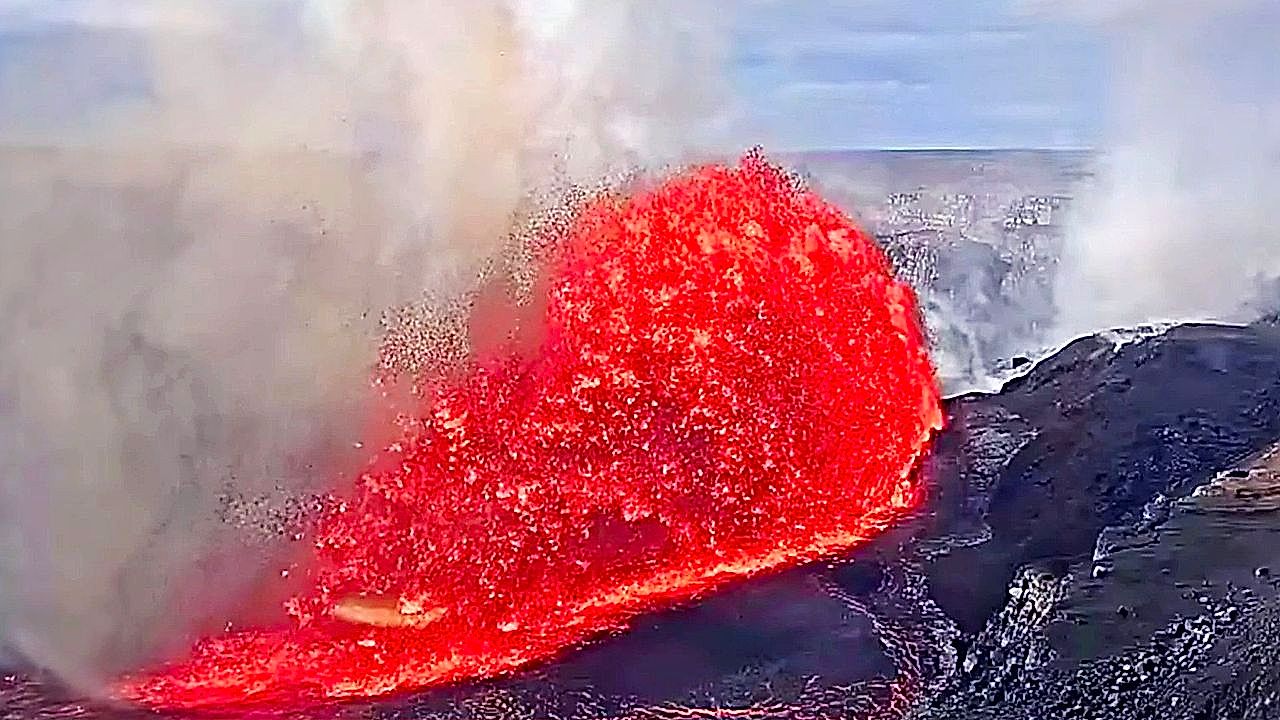 Kilauea volcano erupts again with massive lava fountains