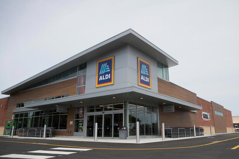 Aldi's $40 Thanksgiving meal deal is back on the table. Here's what's ...
