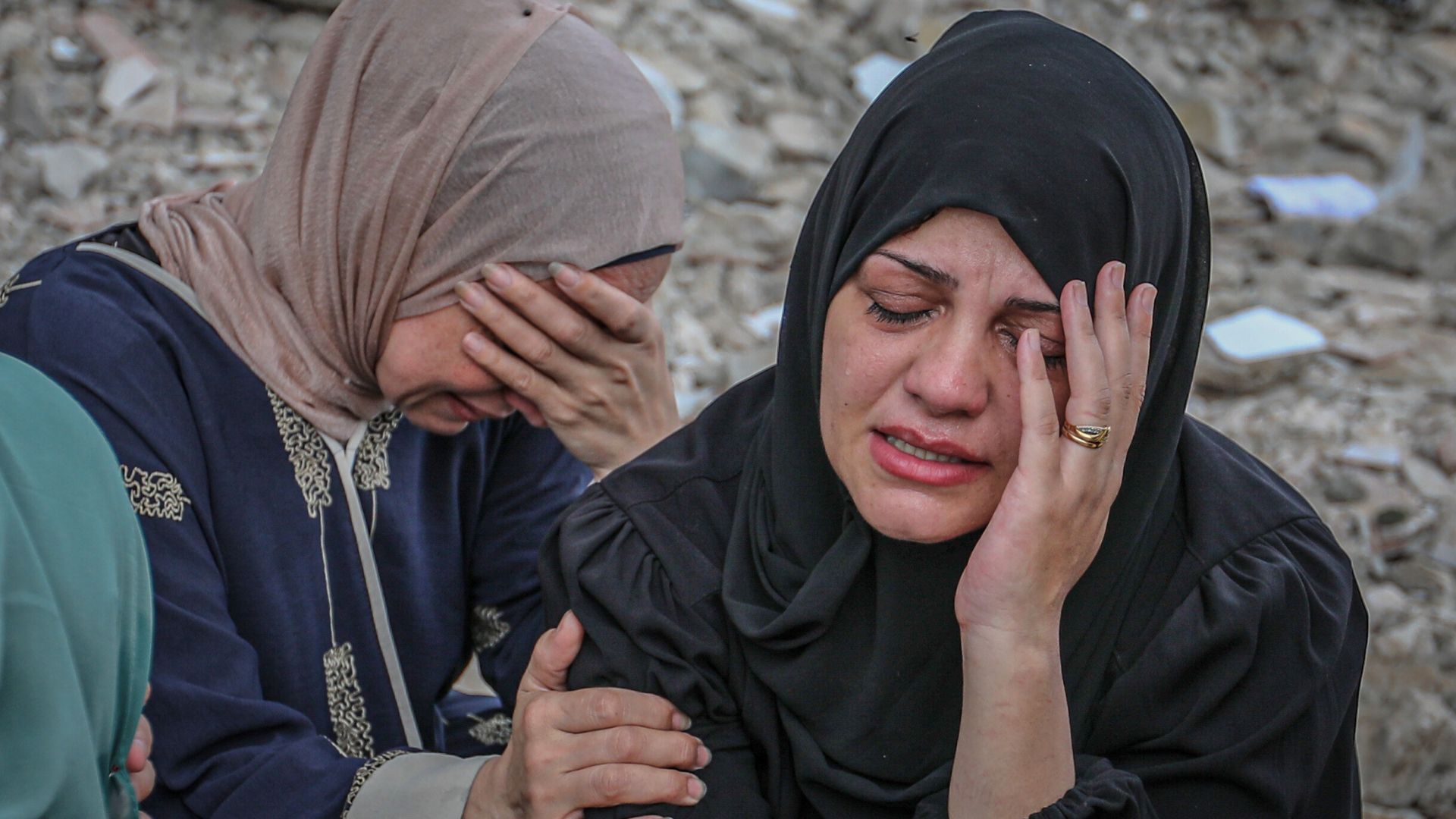 Intense Israeli airstrikes and explosive-laden robots devastate Gaza City