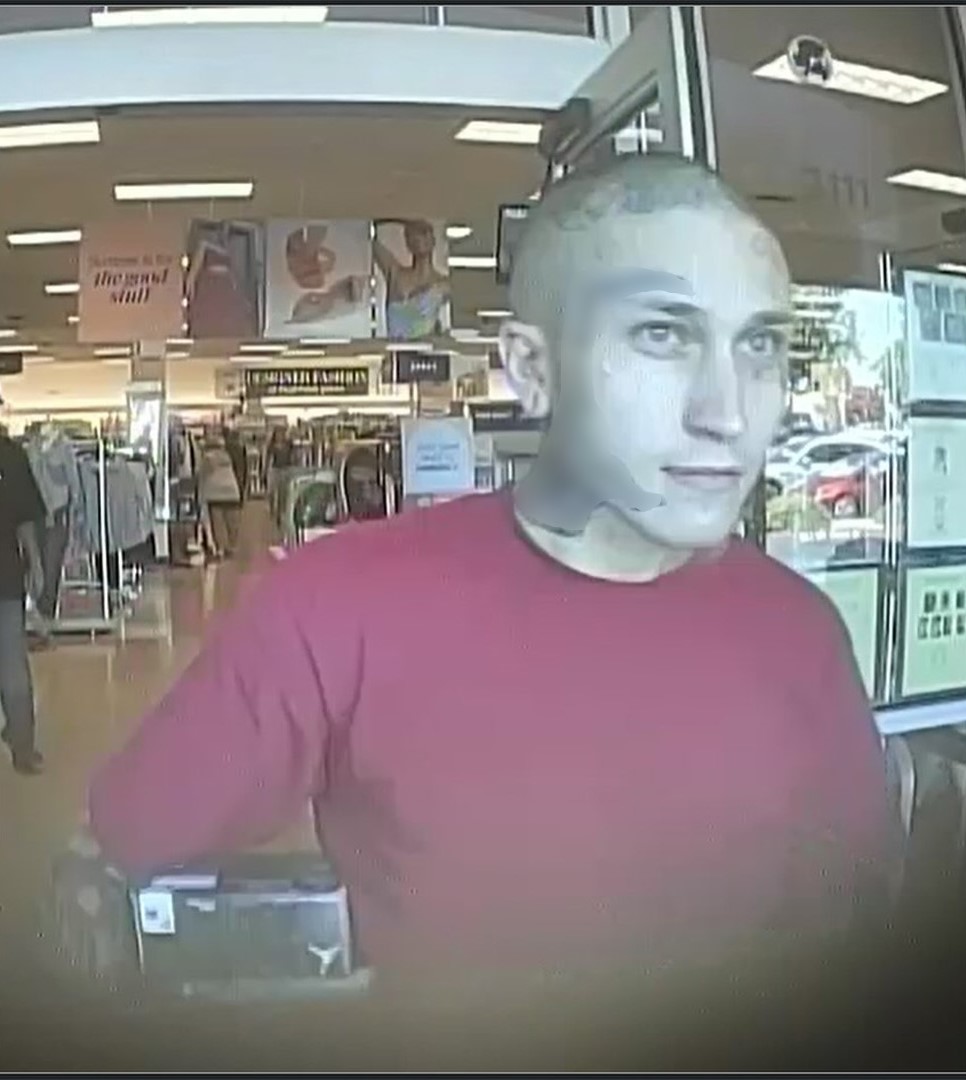 Men steal backpack, underwear from Visalia store, PD says