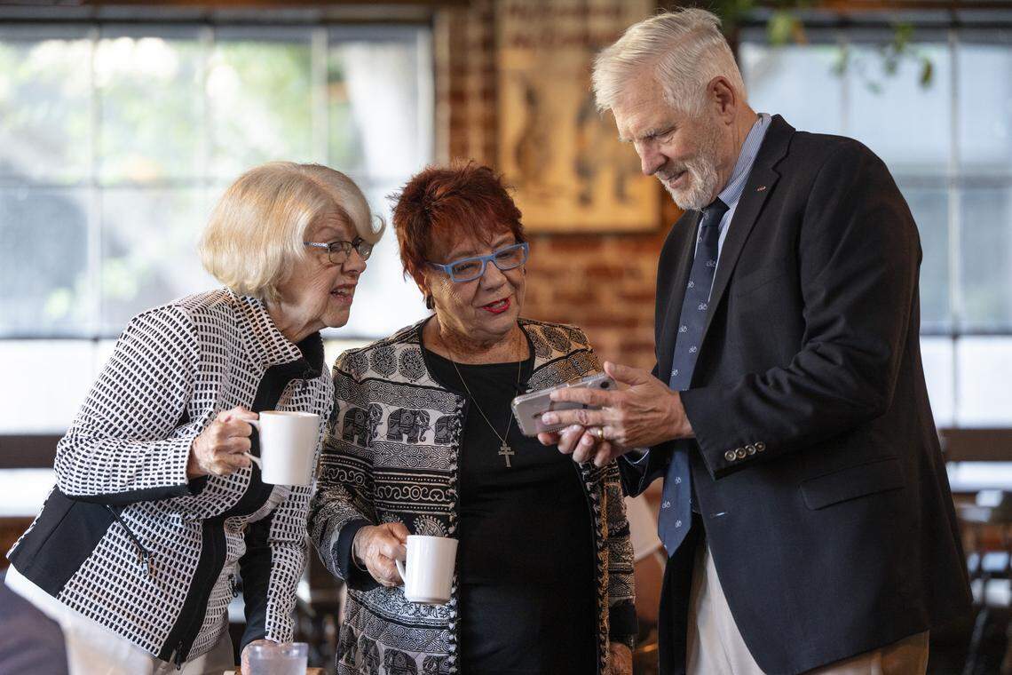 Can Republicans and Democrats stay friends? Ask these veteran ...