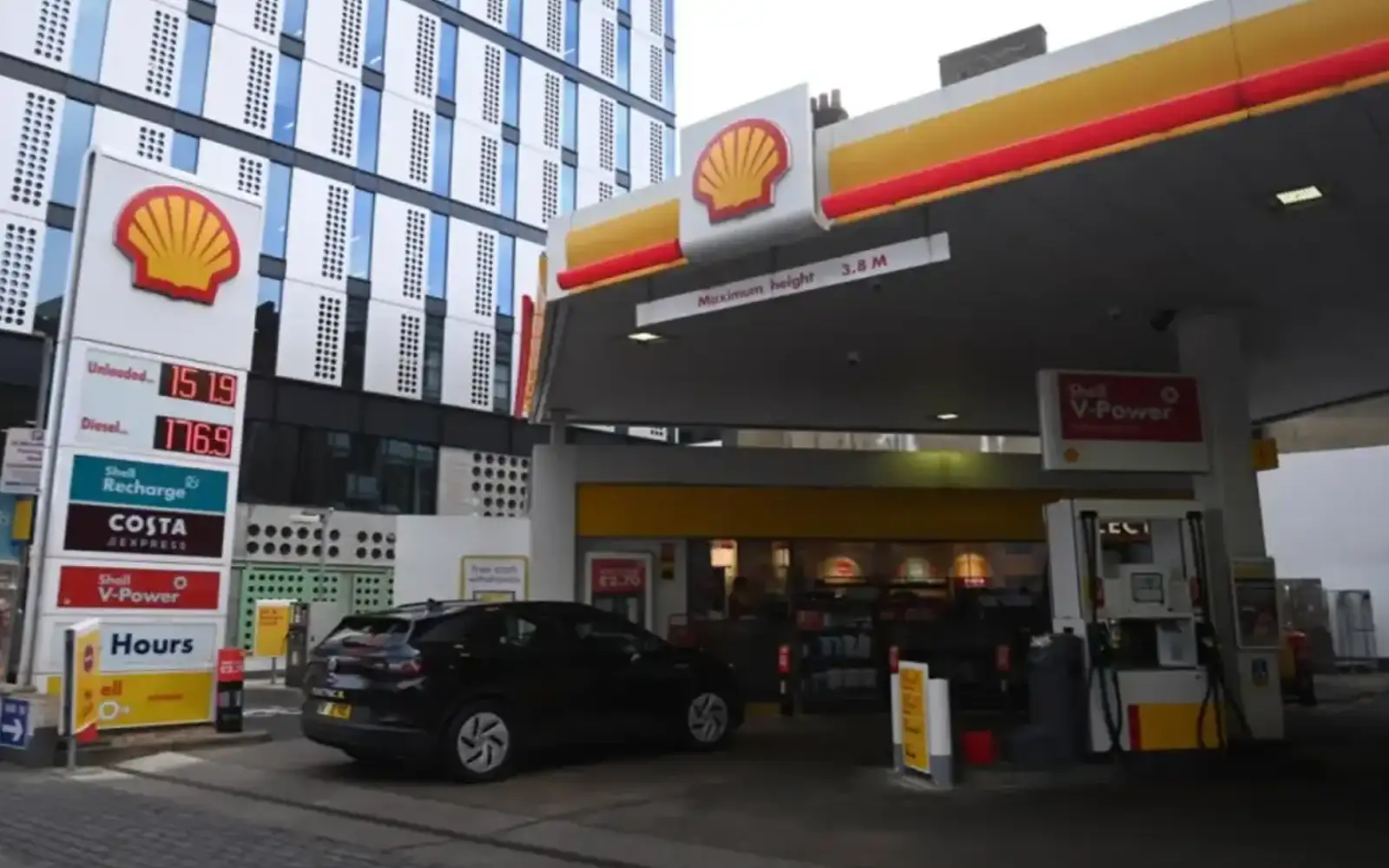 Shell, BP gas stations run dry in Indonesia on import curbs