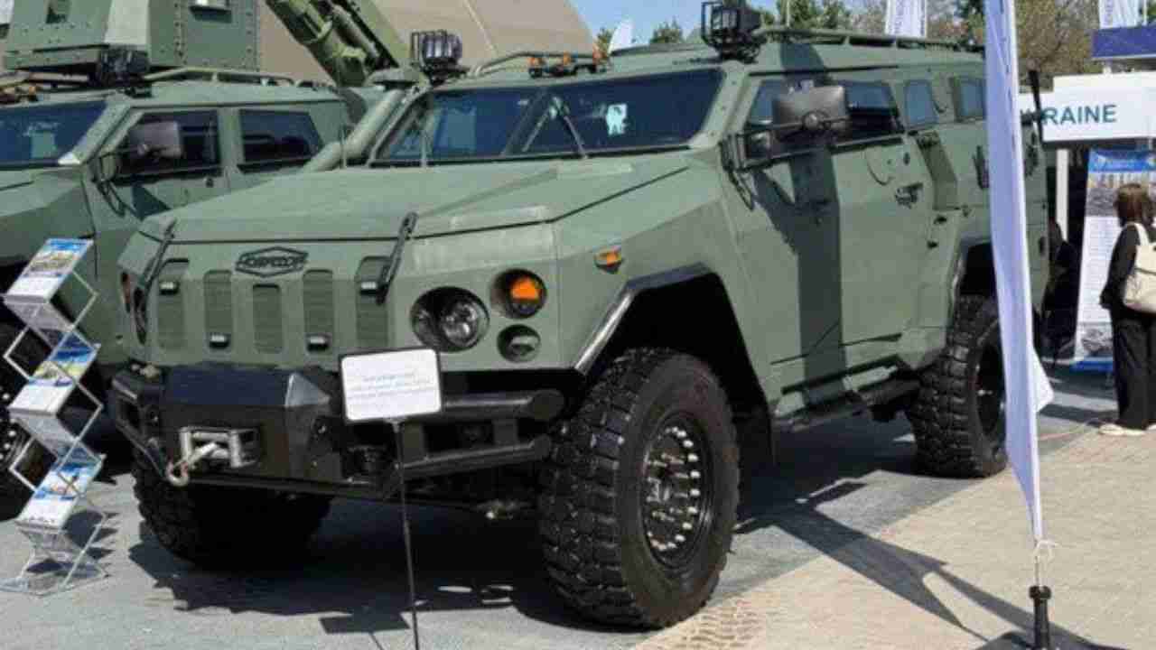 Az Ukrainian Armor bemutatja a Krechet páncélozott parancsnoki járművet ...