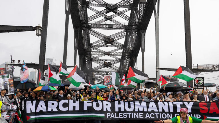Katter’s call on Harbour Bridge rally