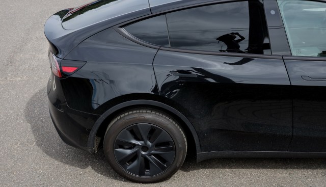 Tesla driver shares security video of upsetting incident in parking ...