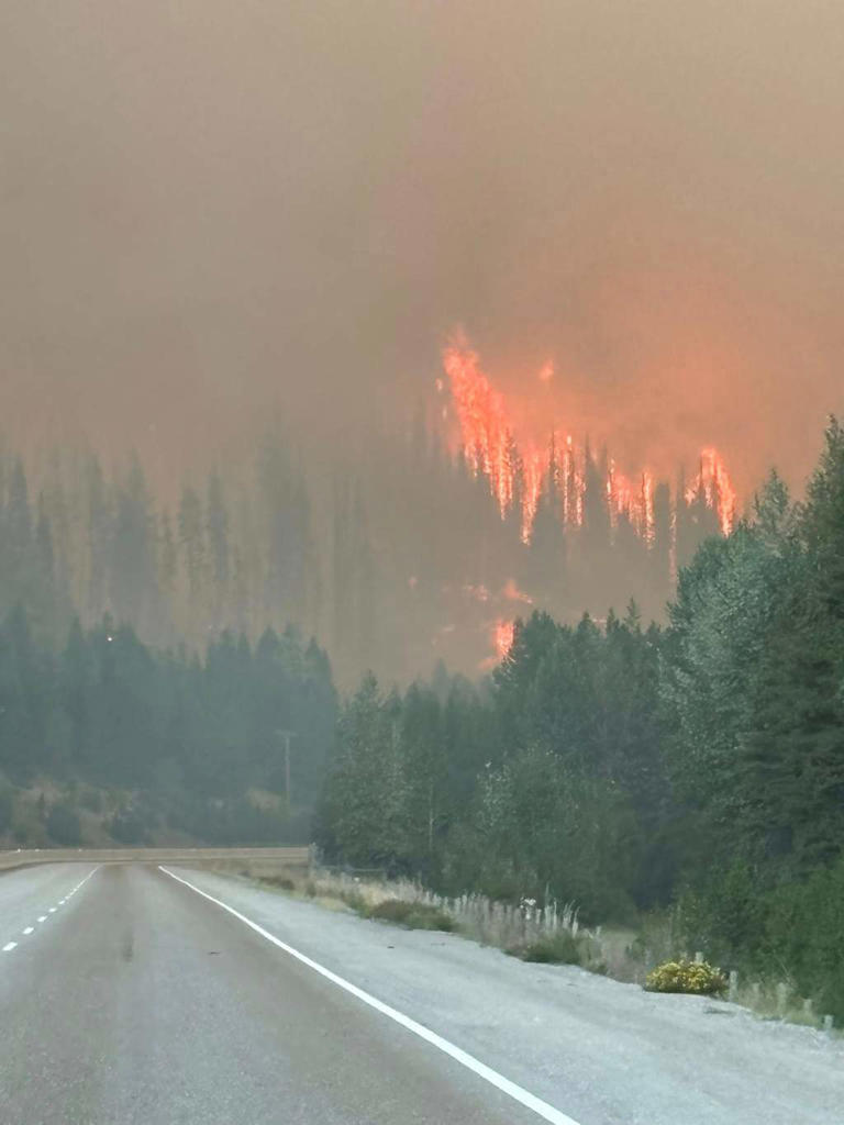B.C. wildfire closes Coquihalla Highway between Hope and Merritt