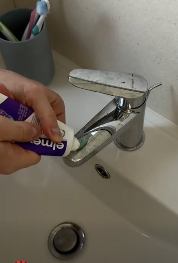 Toothpaste removes hard water marks