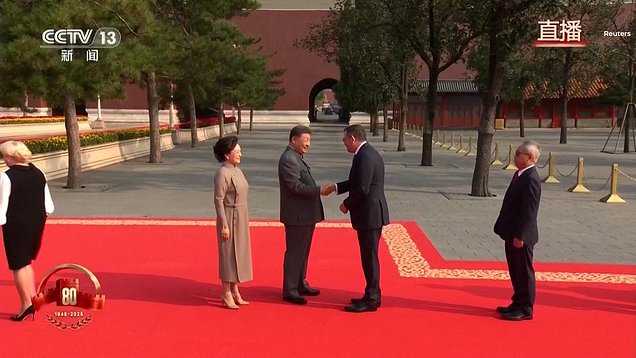 Dan Andrews shakes hands with Xi Jinping in China