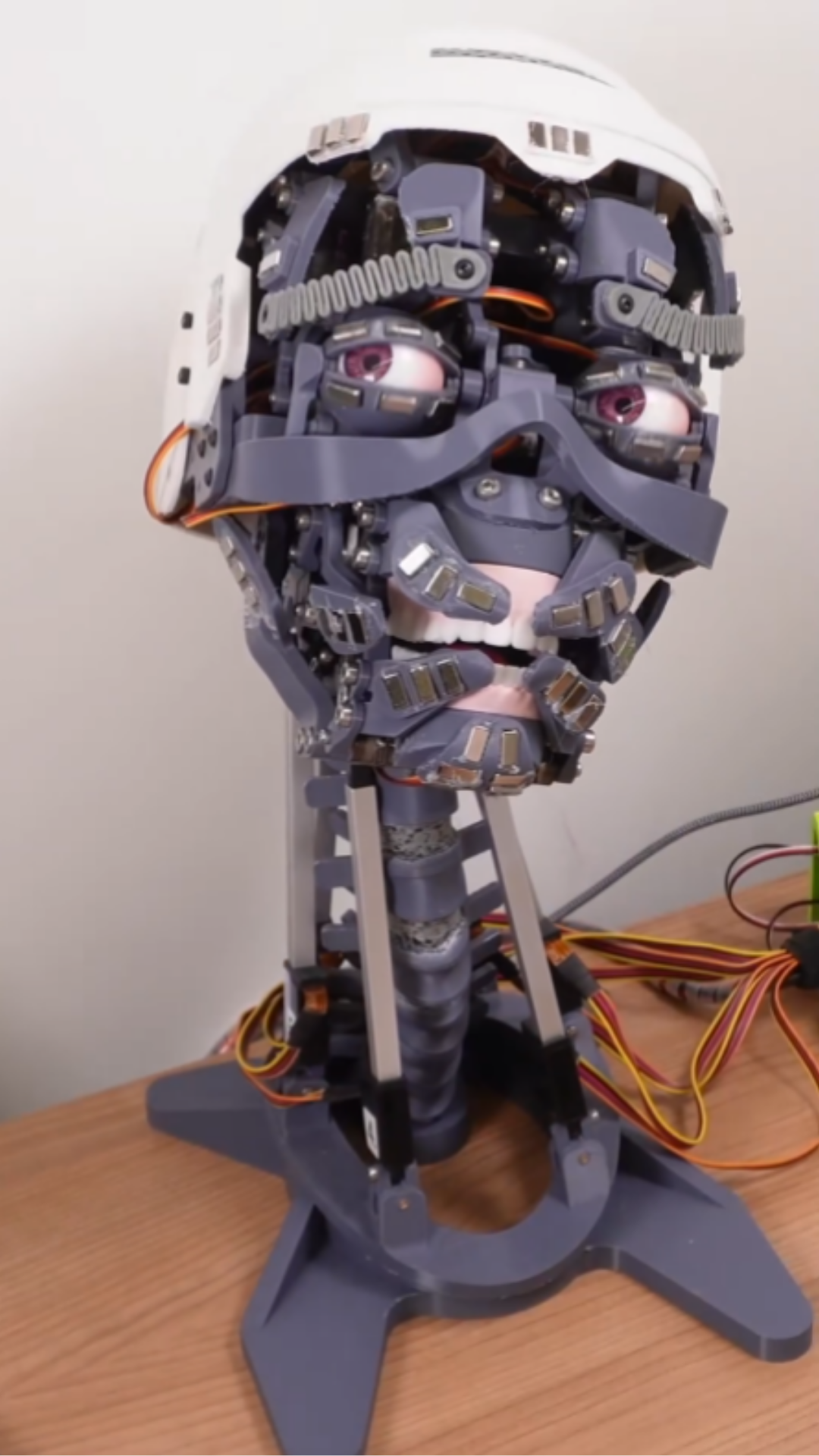 how a biologically inspired robotic neck mimics human movement