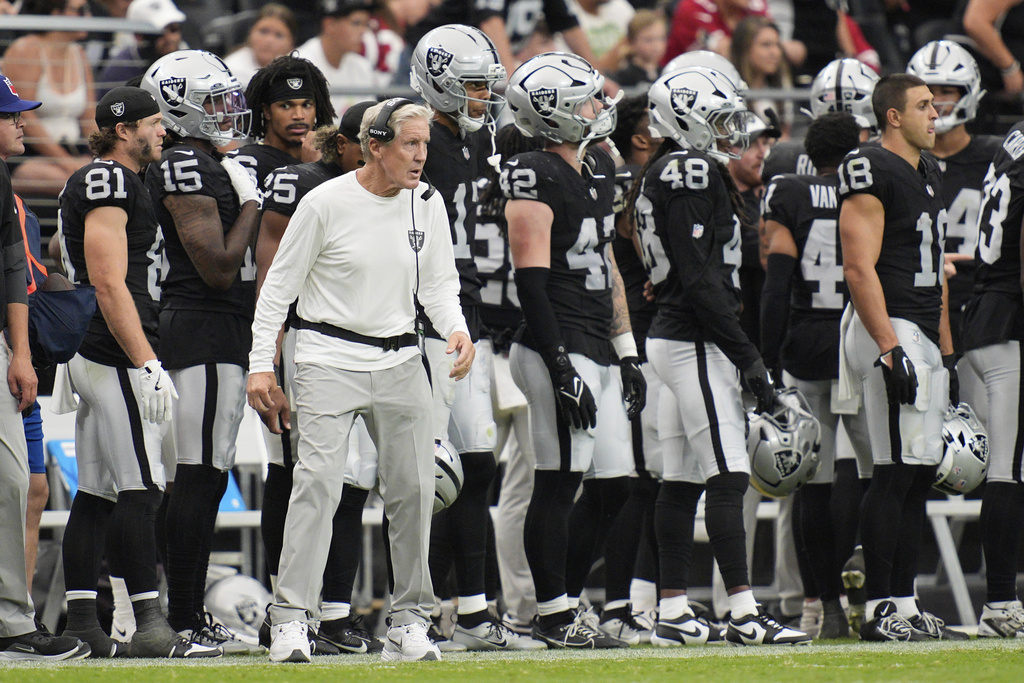 Pete Carroll begins new chapter with Raiders against Patriots