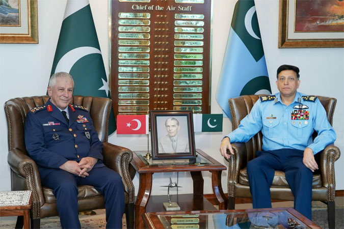 Turkish, Pakistani air chiefs discuss cooperation in modern warfare