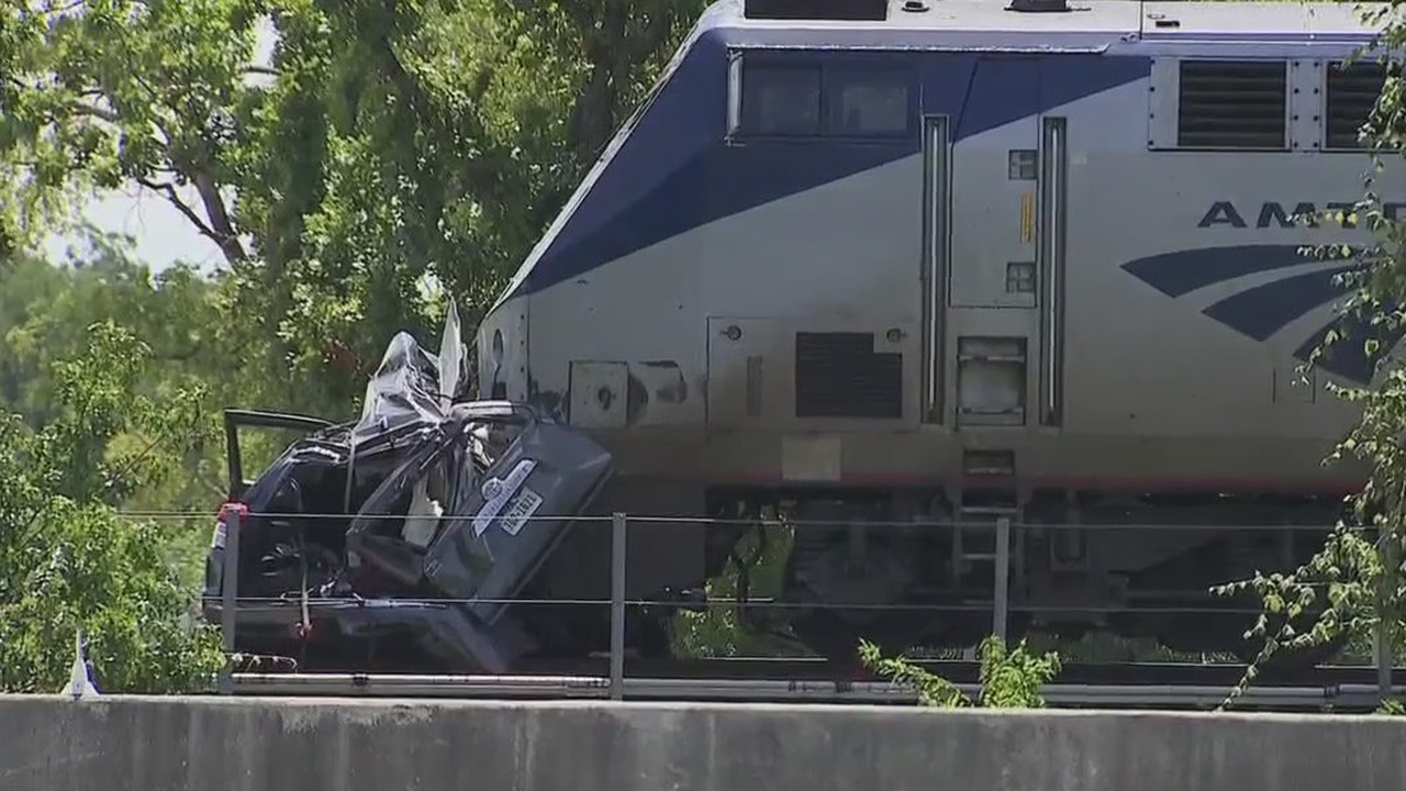 1 dead following Amtrak train crash in Williamson County
