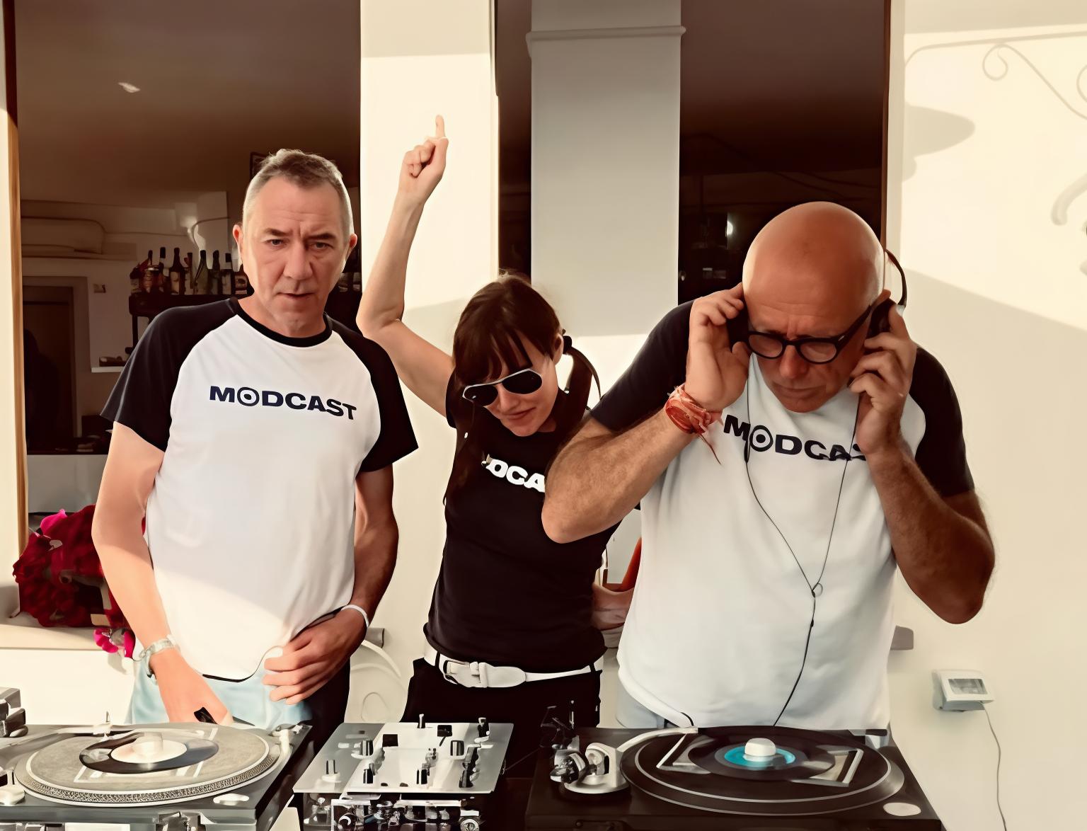 Un tuffo nel fascino british. È il ’Modcast Rivierabeat’