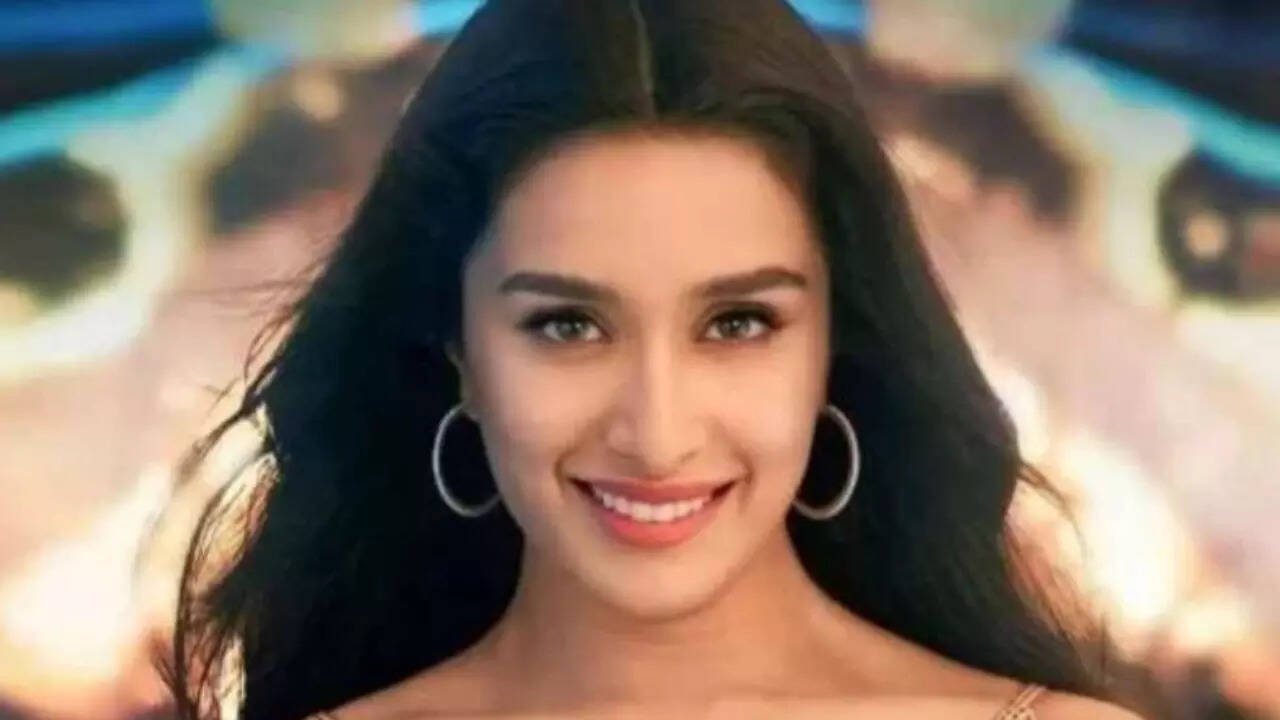 Shraddha Kapoor celebrates Shakti Kapoor’s birthday with 'Hero No 1 ...