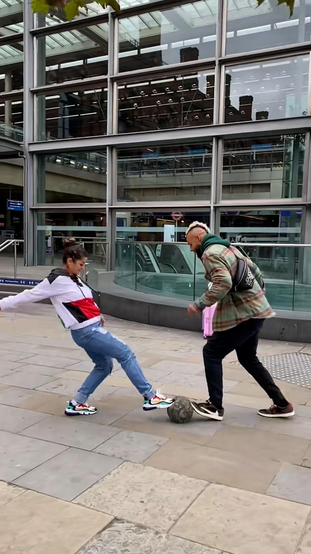 Innovative Ball Juggling Style – Soccer