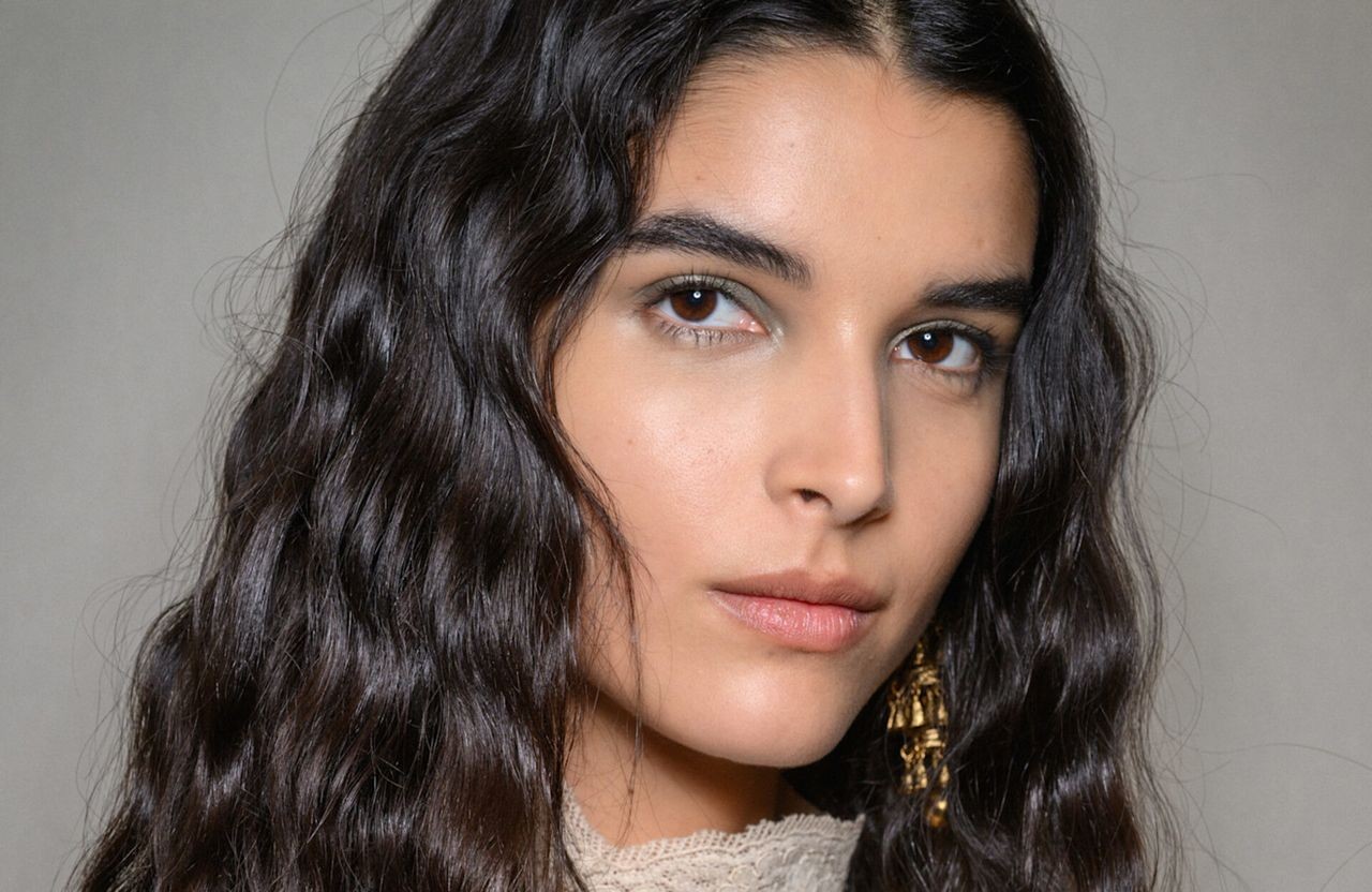 Le secret d’un regard sculpté ? Cette technique facile avec seulement ...