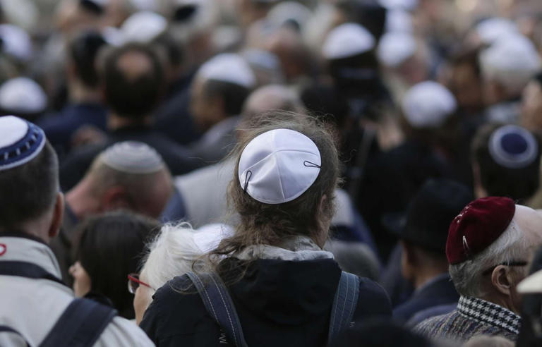 Toulouse : Il porte dans la rue un maillot de foot floqué « Arracheur de kippa », le Crif dépose ...