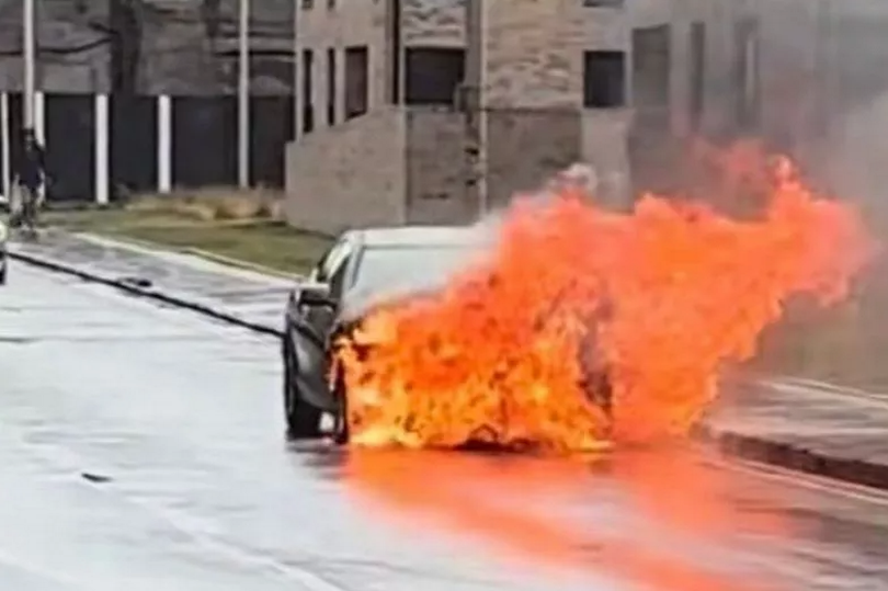 Car 'explodes' on busy Edinburgh street as firefighters race to blaze
