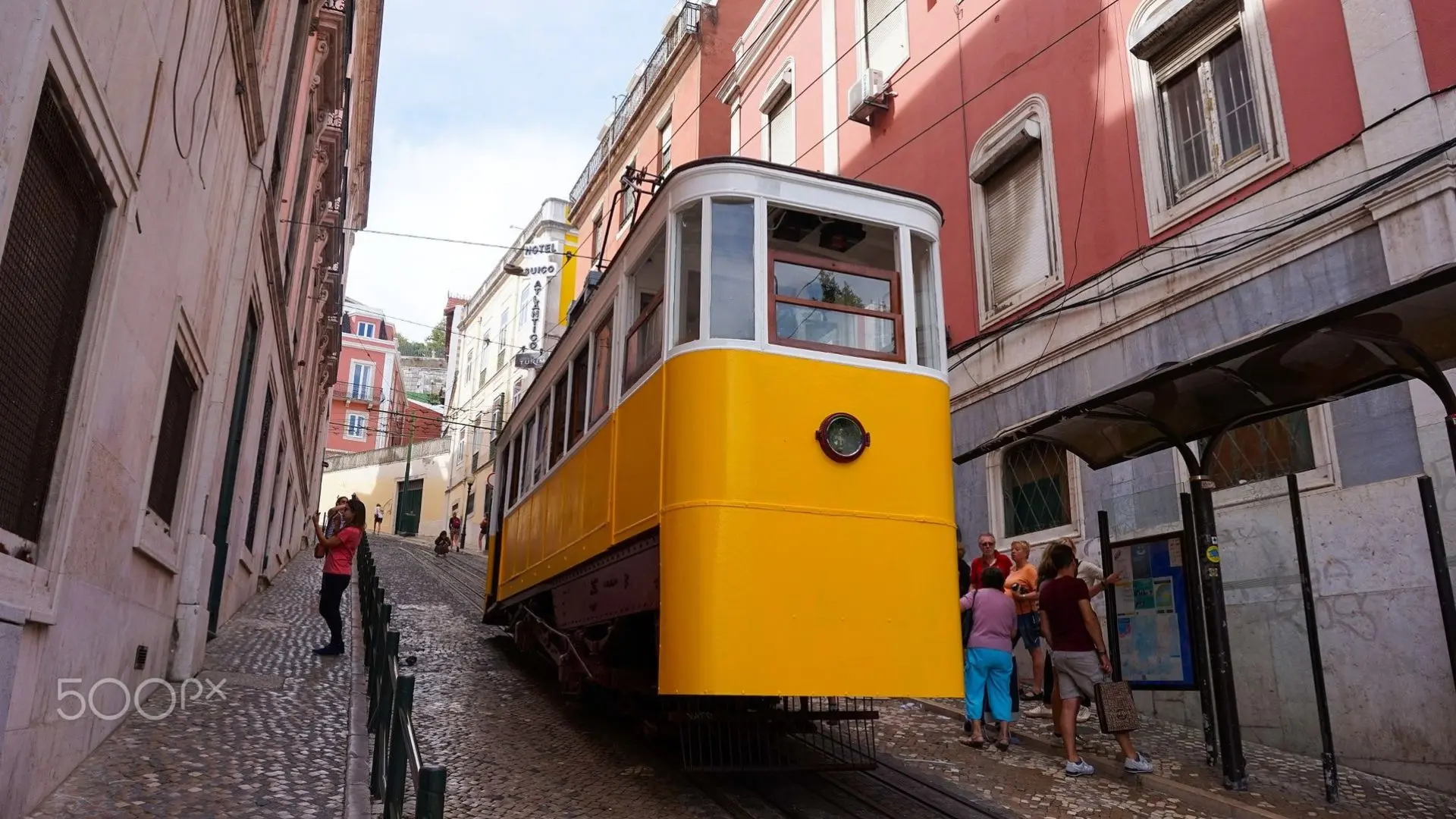 Cómo funciona un funicular: el transporte que vence a la gravedad con ...