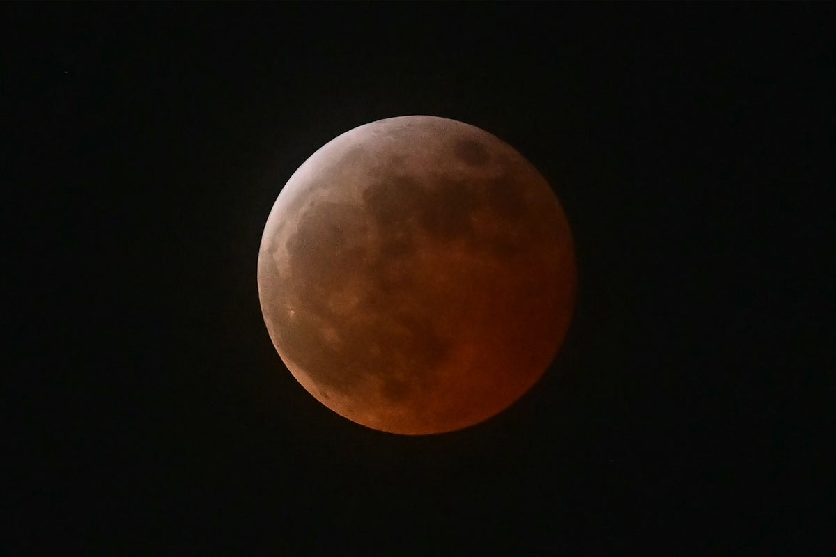 Total ‘Blood Moon’ lunar eclipse tonight: When and how to see the moon ...