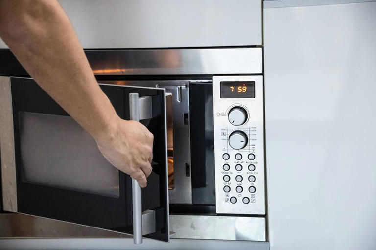 Experts say 'put keys in microwave' as 'epidemic' sweeps UK