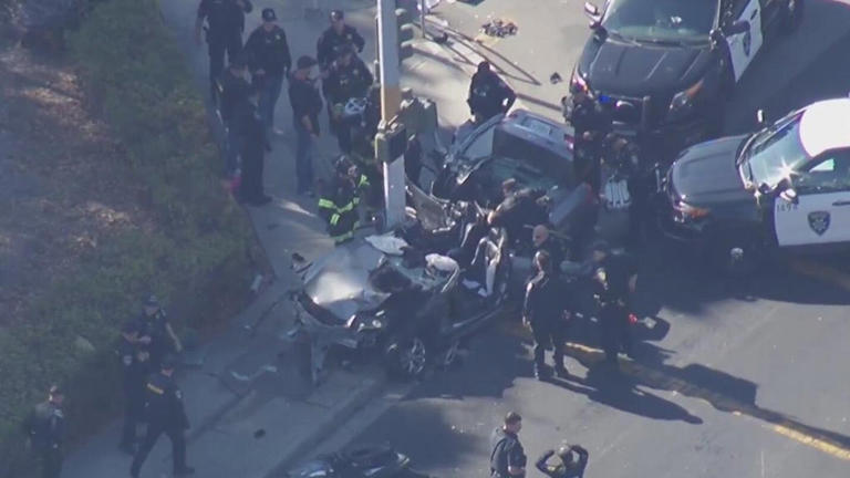 Oakland group suspected of attempted robbery crash in Hayward