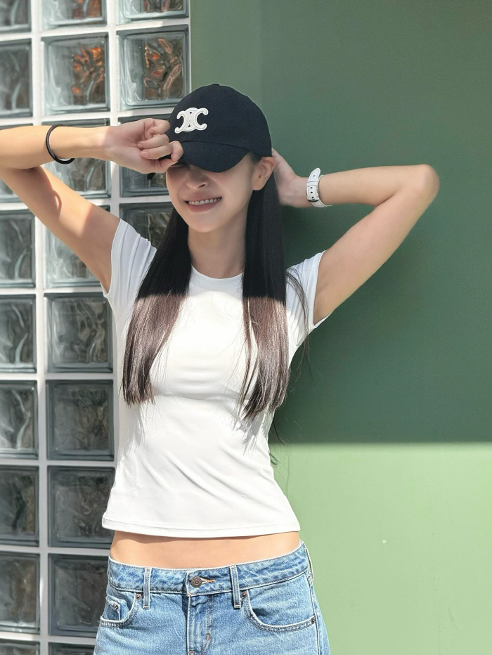 '168cm·47kg' 김윤지, 흰티에 청바지에도 돋보이는 몸매 비결은 '16kg감량'?