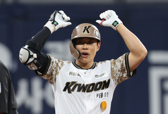 U.S. agent says KBO star Song Sung-mun 'looks like a guy that belongs ...