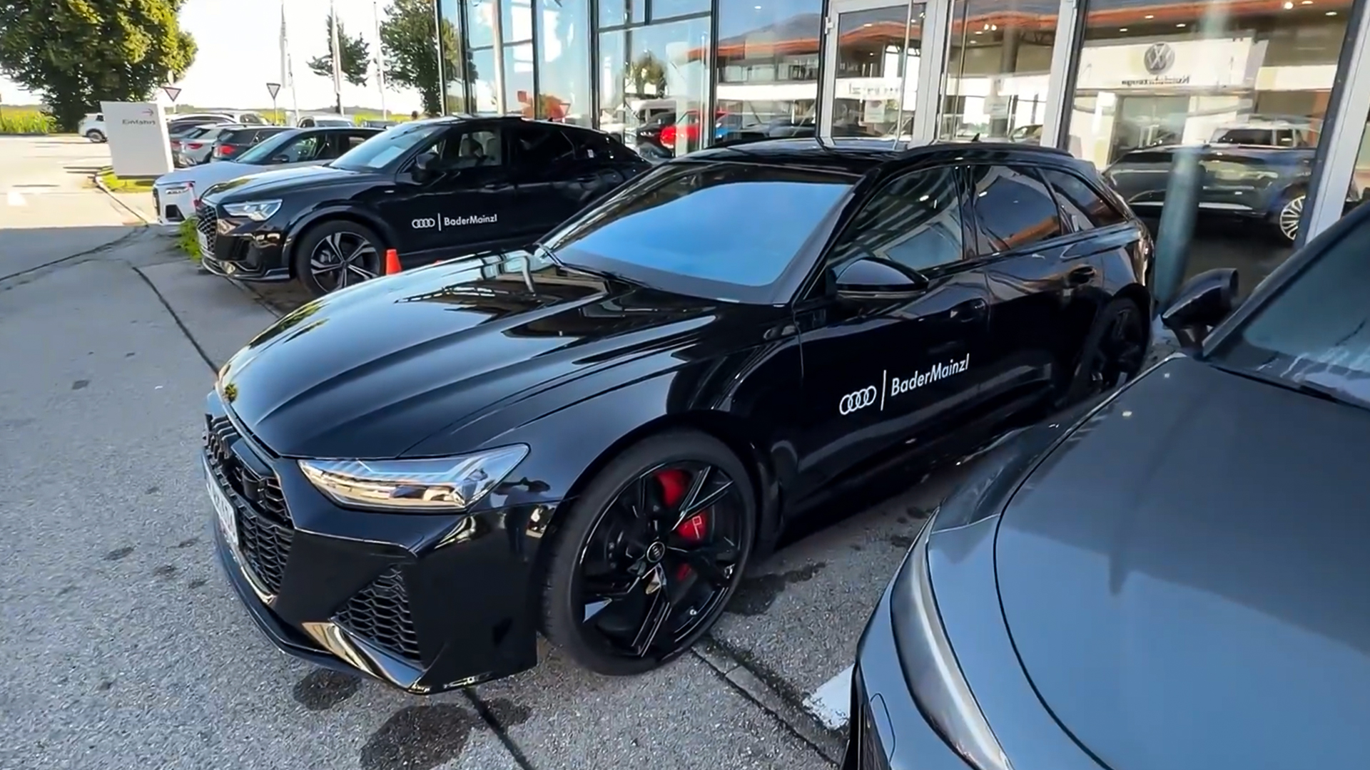Audi RS6 Black Edition vs. R8 GT