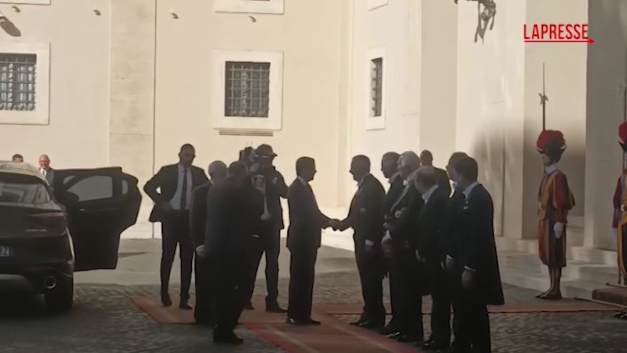 Vaticano, l'arrivo del presidente israeliano Isaac Herzog