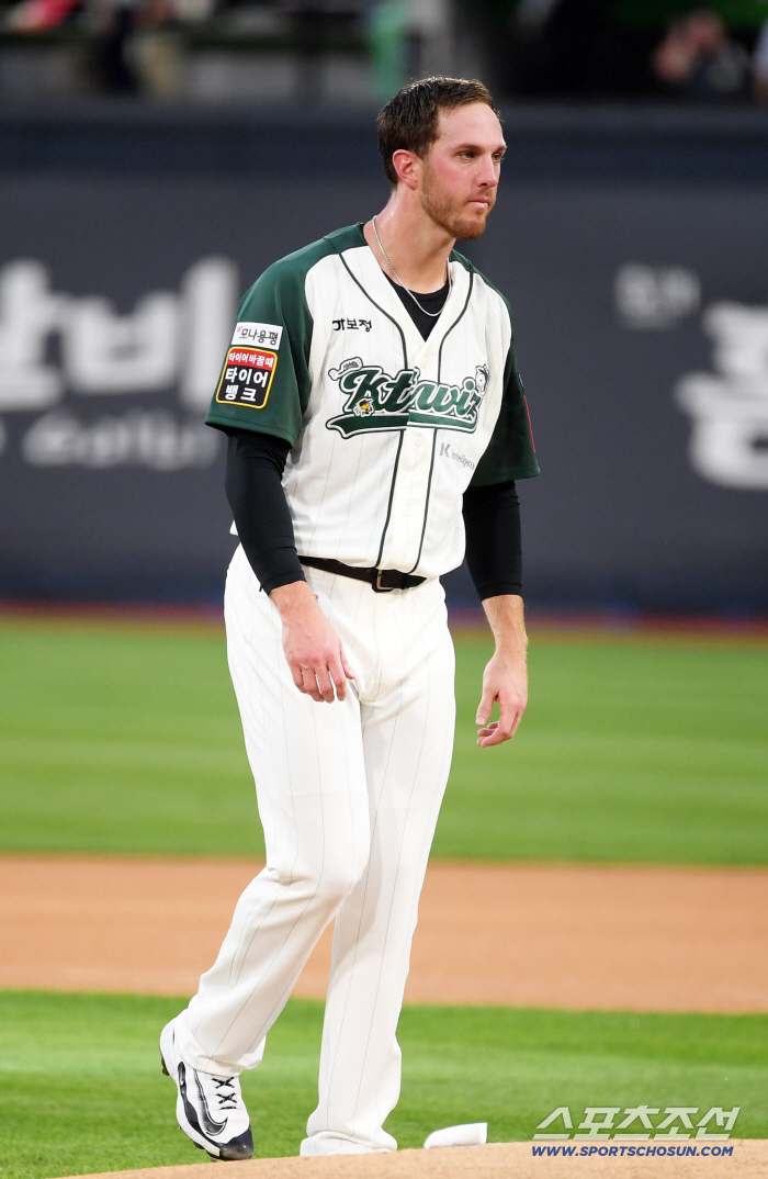 If it's bad, you should tell them in advance! Foreign pitchers leave ...