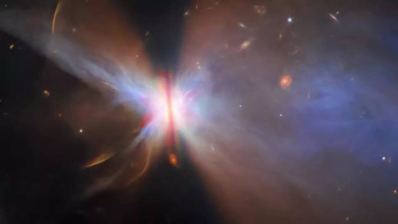 NASA and Hubble reveal IRAS 04302, the Butterfly Star: Understanding ...