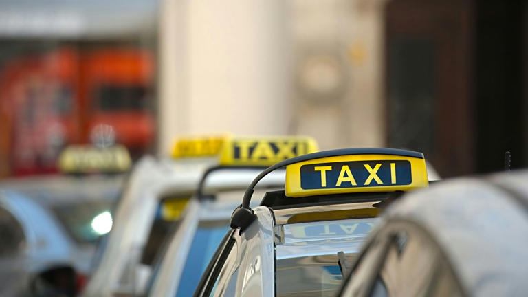Sieg Heil – dann treten Burschis auf Taxifahrer ein