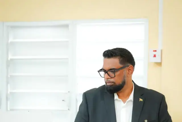 Irfaan Ali anuncia su reelección como presidente de Guyana por otros cinco años, en medio de ...