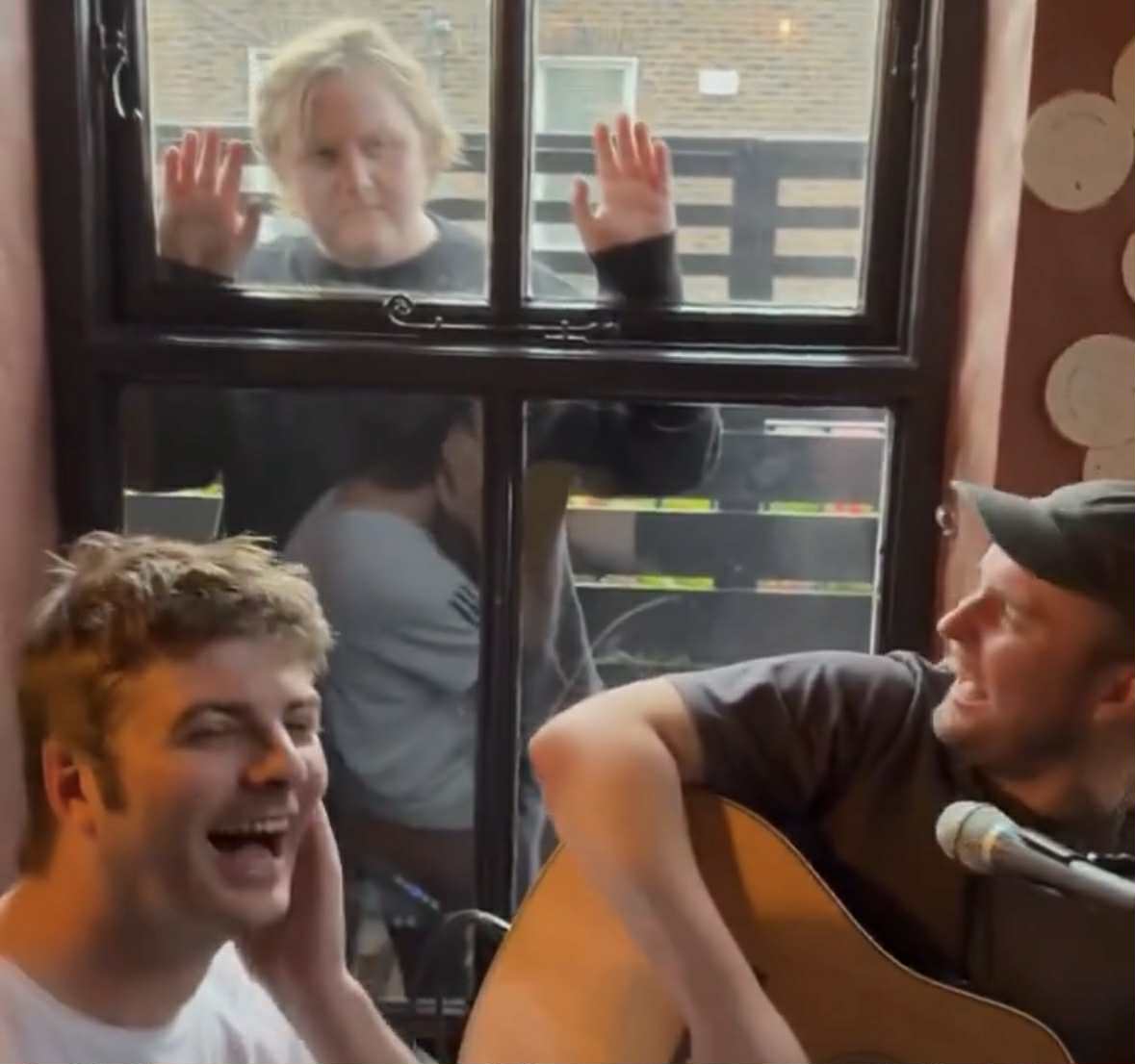 Lewis Capaldi joins Sam Fender and Fontaines D.C. frontman Grian Chatten in Dublin pub