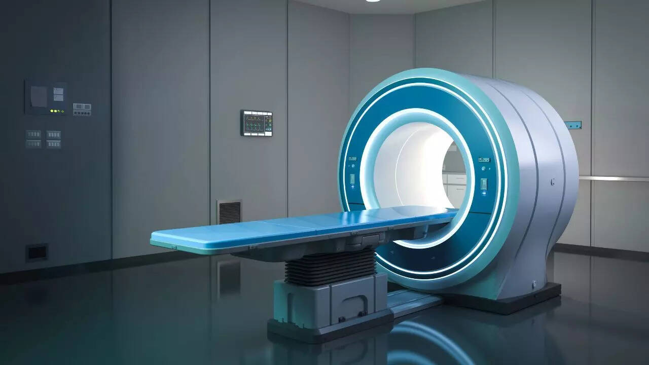 Man pulled into MRI machine by weight-training chain while helping wife ...