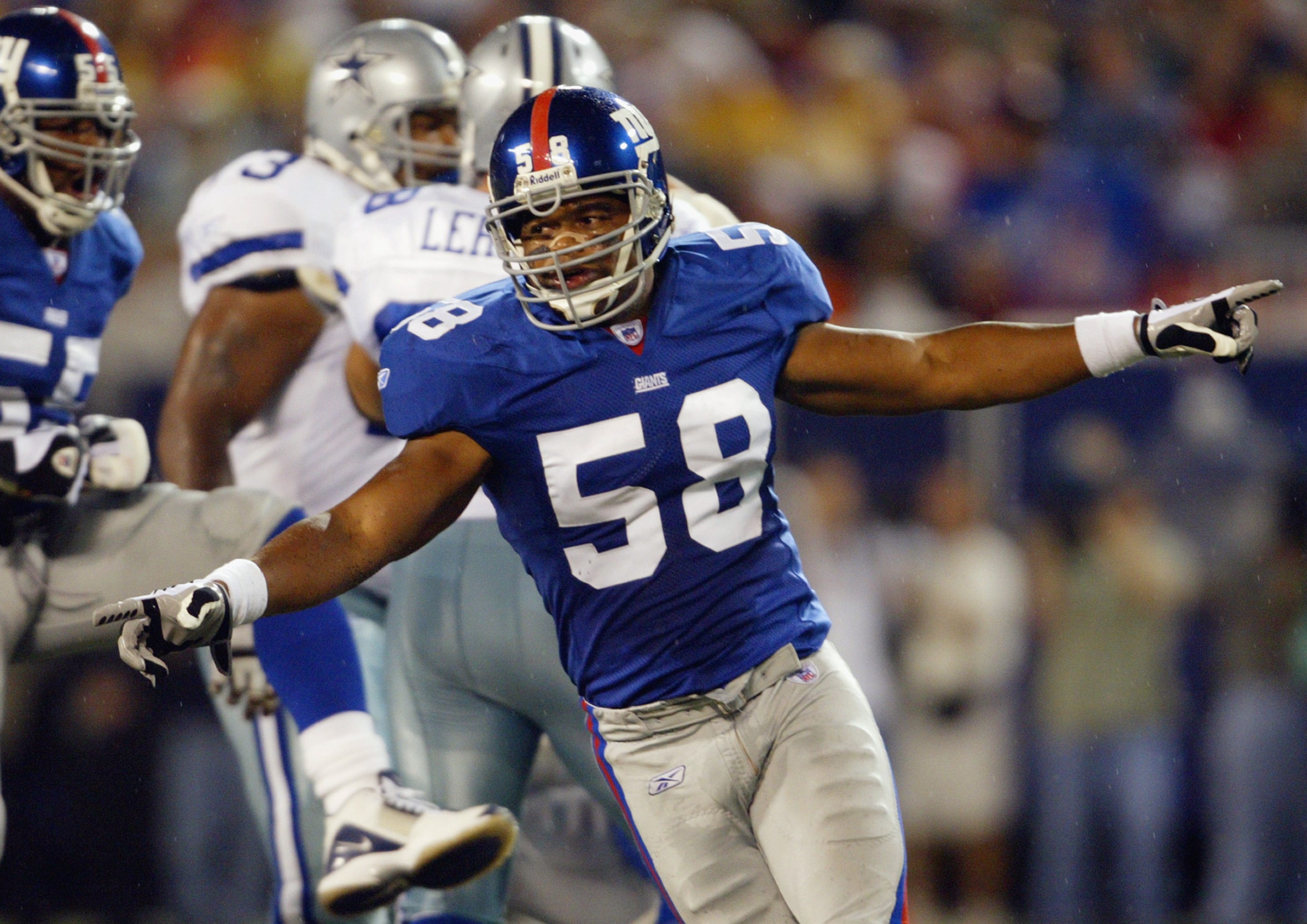 Ex-New York Giants LB Michael Barrow arrested for accidentally punching wife