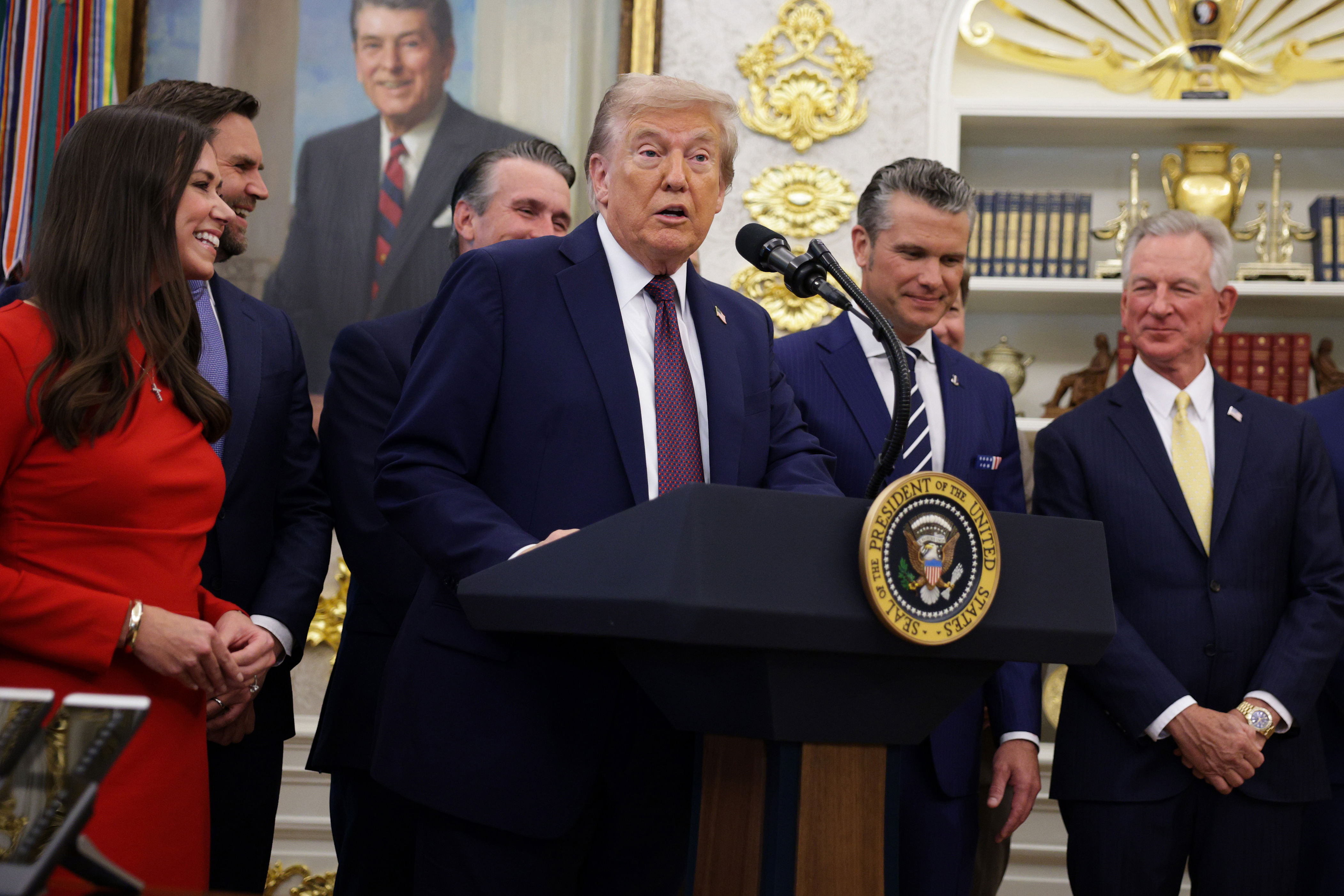 “What is under Trump’s suit Jacket”: LVAD trends online as President’s ...