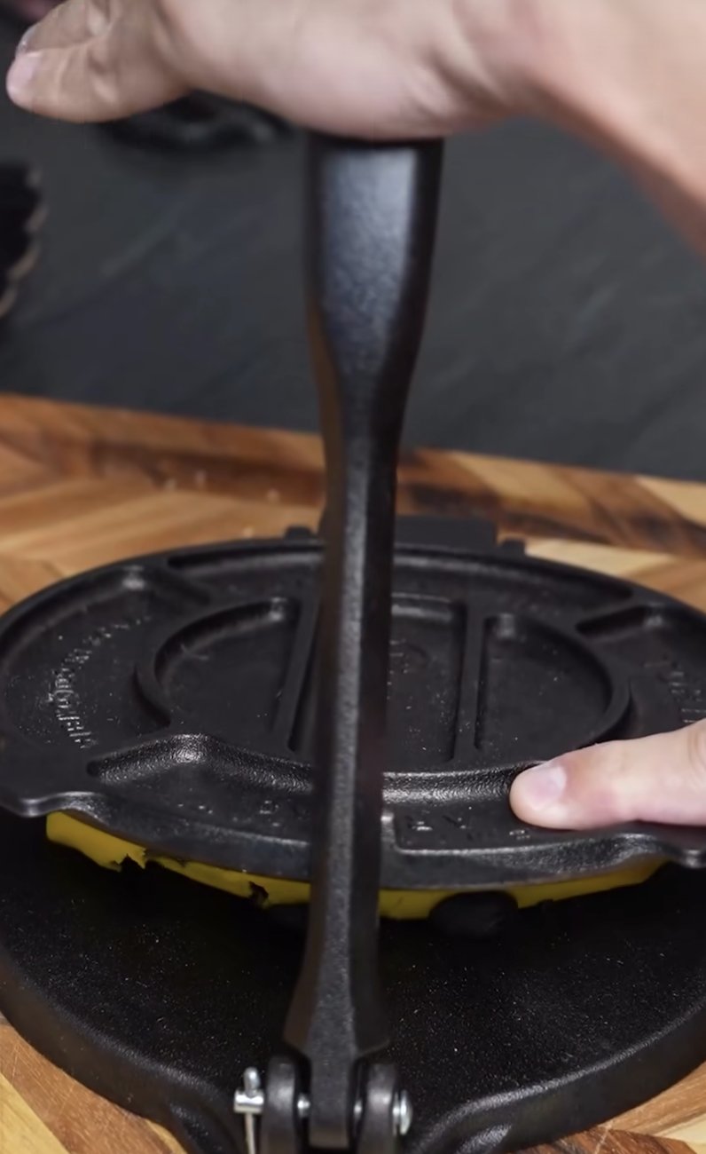 Making a tortilla cake