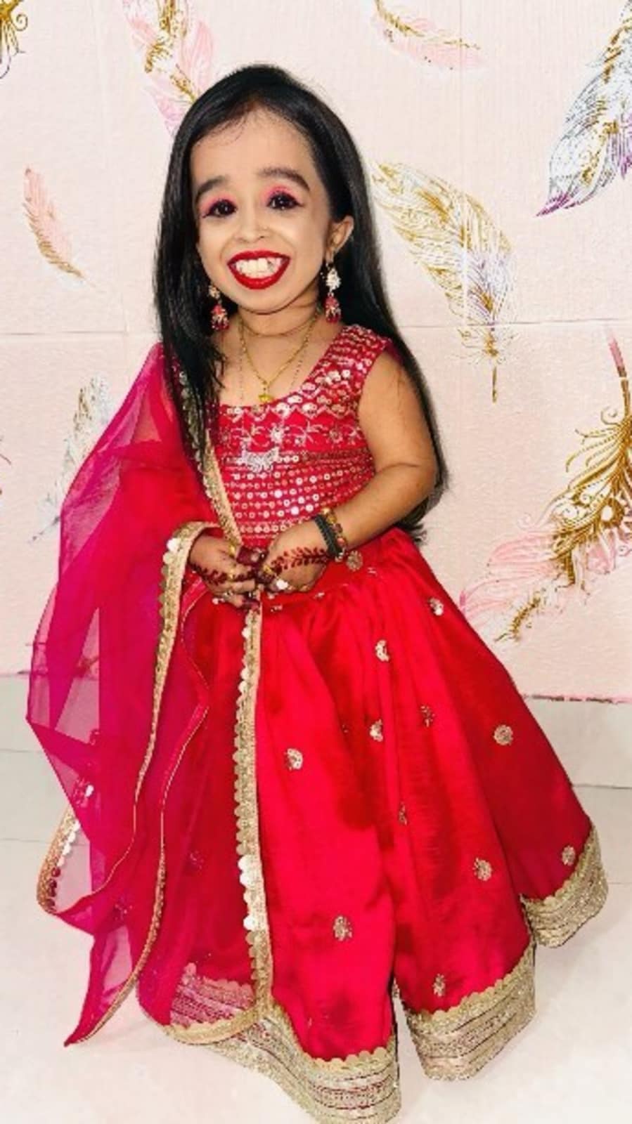 8 inspiring pics of Jyoti Amge, the world’s shortest woman