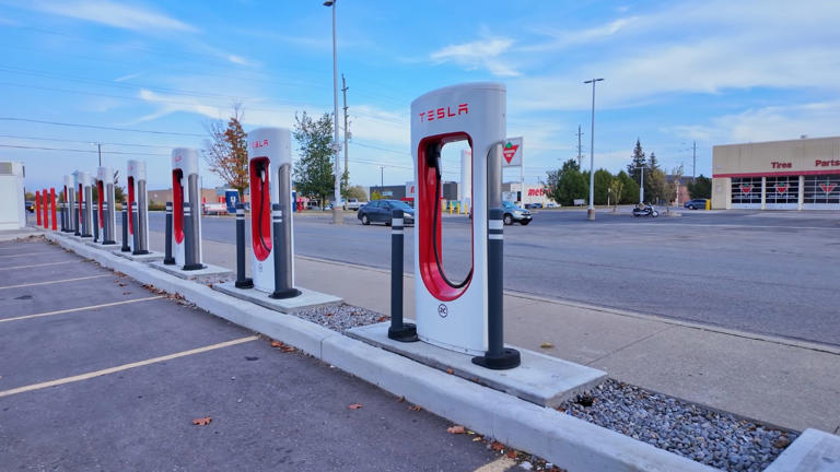 Tesla finally opens Canada’s largest Supercharger