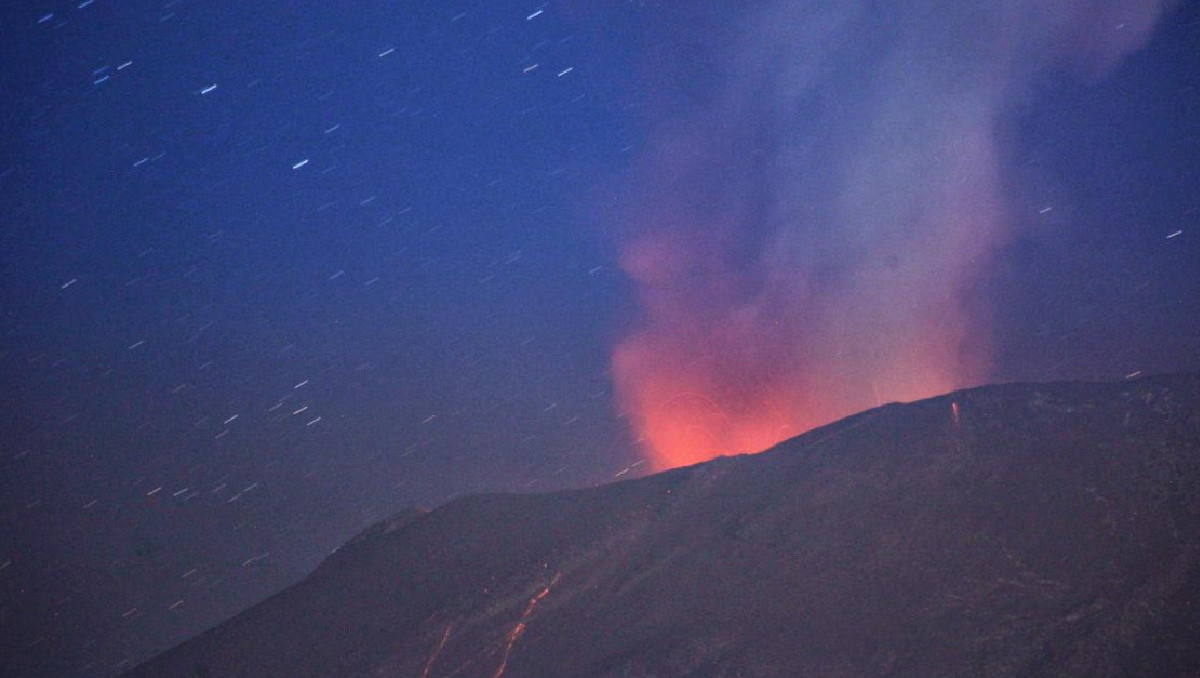 Video: Volcán Popocatépetl arroja material incandescente tras lluvias y ...