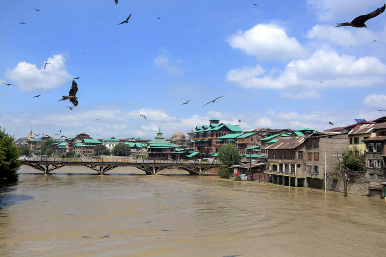 Rain mayhem: Kashmir cut off from rest of India, rising Yamuna ...