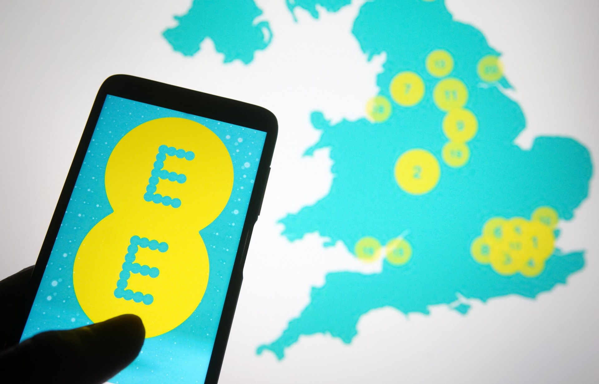 EE outage leaves thousands without mobile internet
