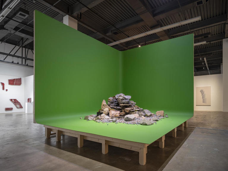 Le parcours de l’artiste Abbas Akhavan à la galerie Belkin