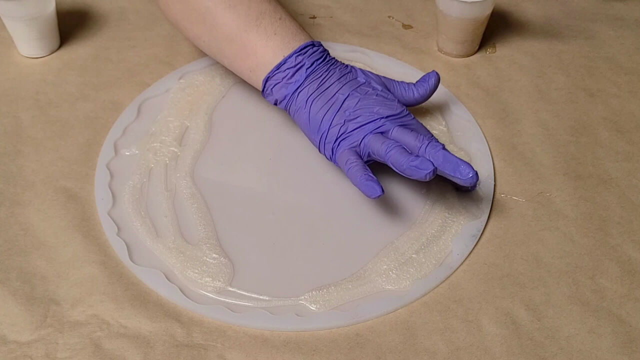 Resin clam bowl