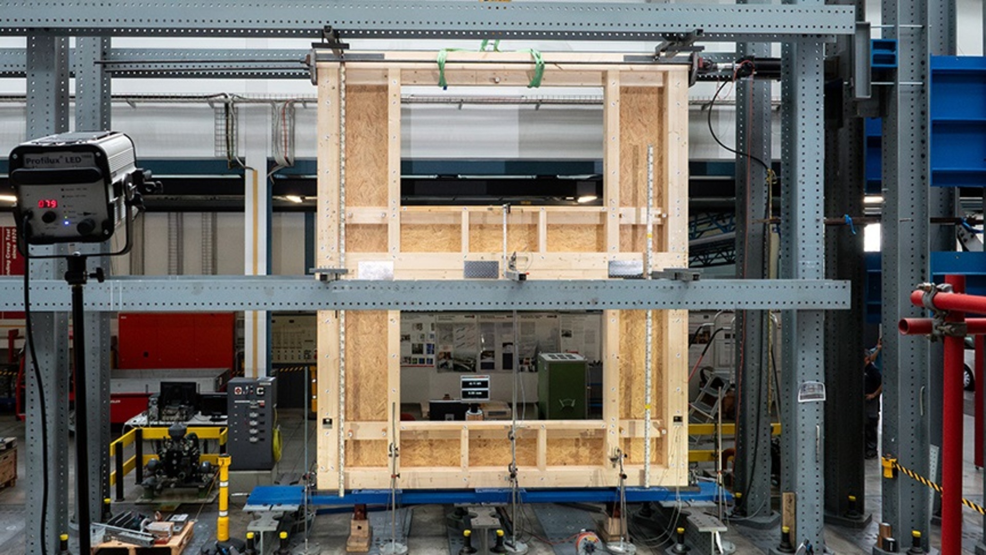 ‘Spectacular experiments’ show wooden walls withstand 100 kilonewtons ...